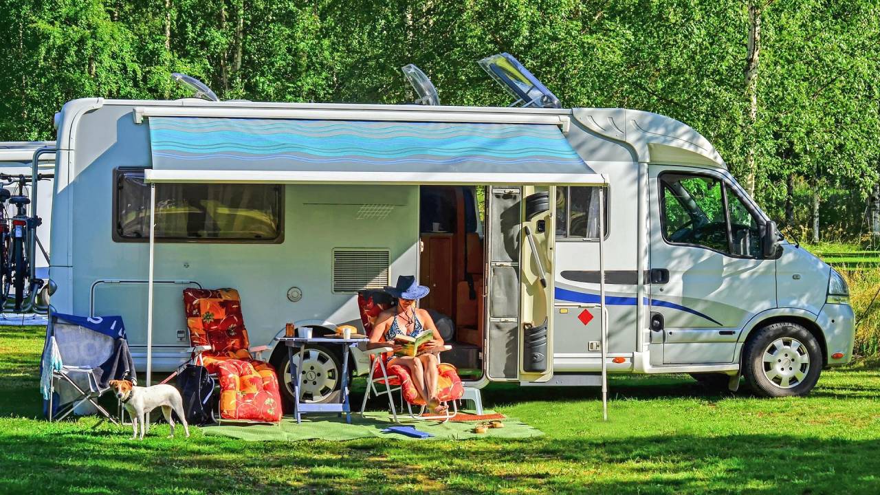7 Best RVs For Families: Comfort And Space On The Road